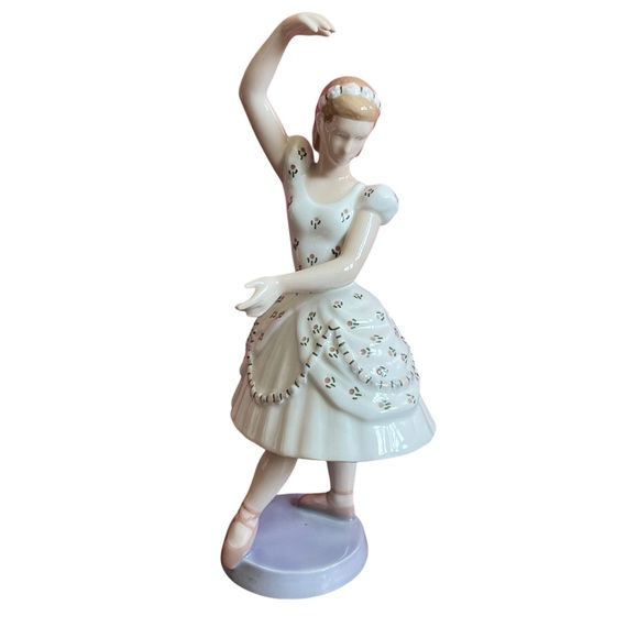 Bing & Grondahl | Accents | Vintage Bing Grondahl Figurine 2355 ...